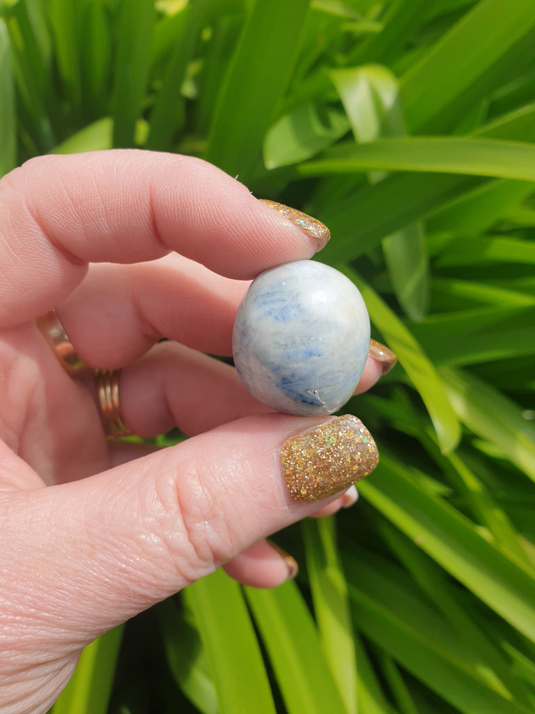 Scheelite Tumbled Stone – Daughters And Co Crystals